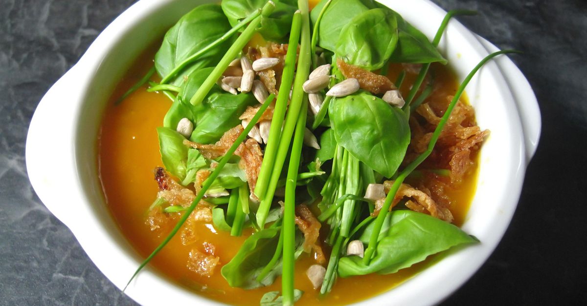 Kürbis-Suppe mit frischem Spinat - MiBon