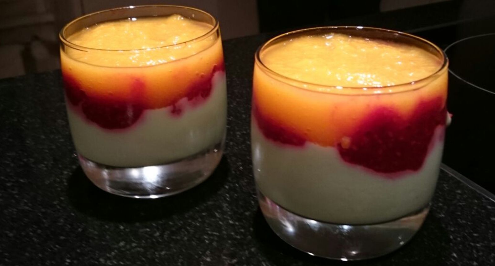 Mascarponecreme mit Himbeer-Pfirsich-Topping - MiBon